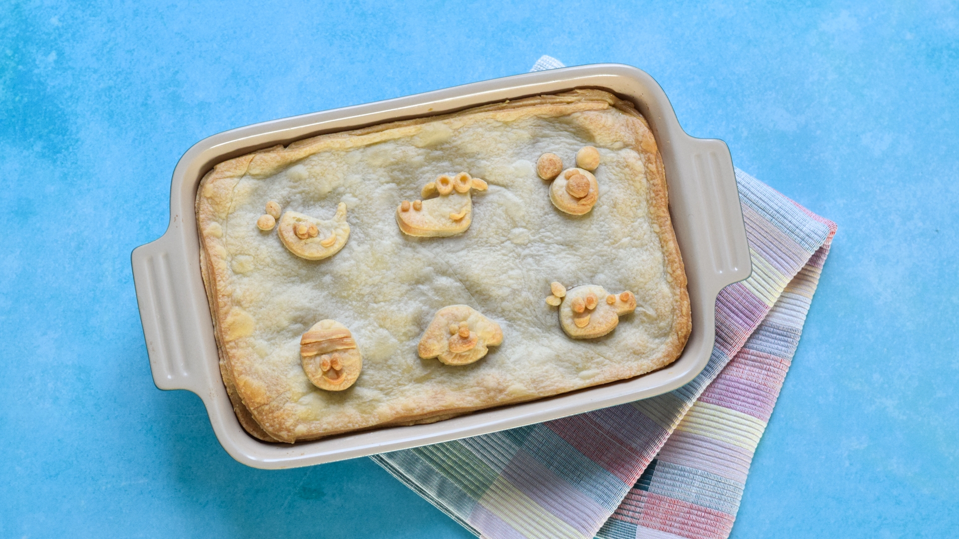 The Sharing Badge - Apple Pie - Hey Duggee Official Website