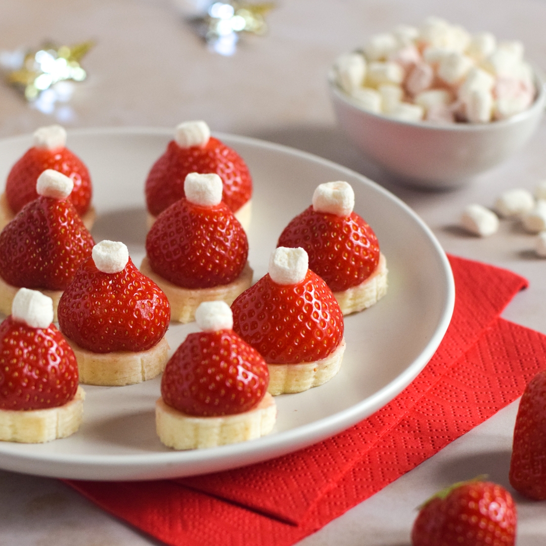 Strawberry Santa Hats - Hey Duggee Official Website