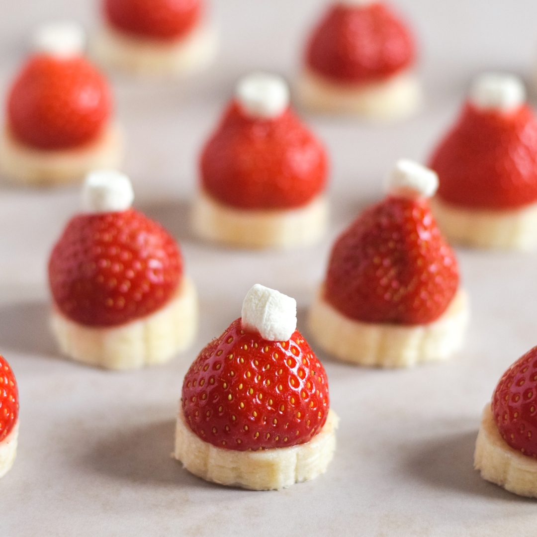 Strawberry Santa Hats - Hey Duggee Official Website