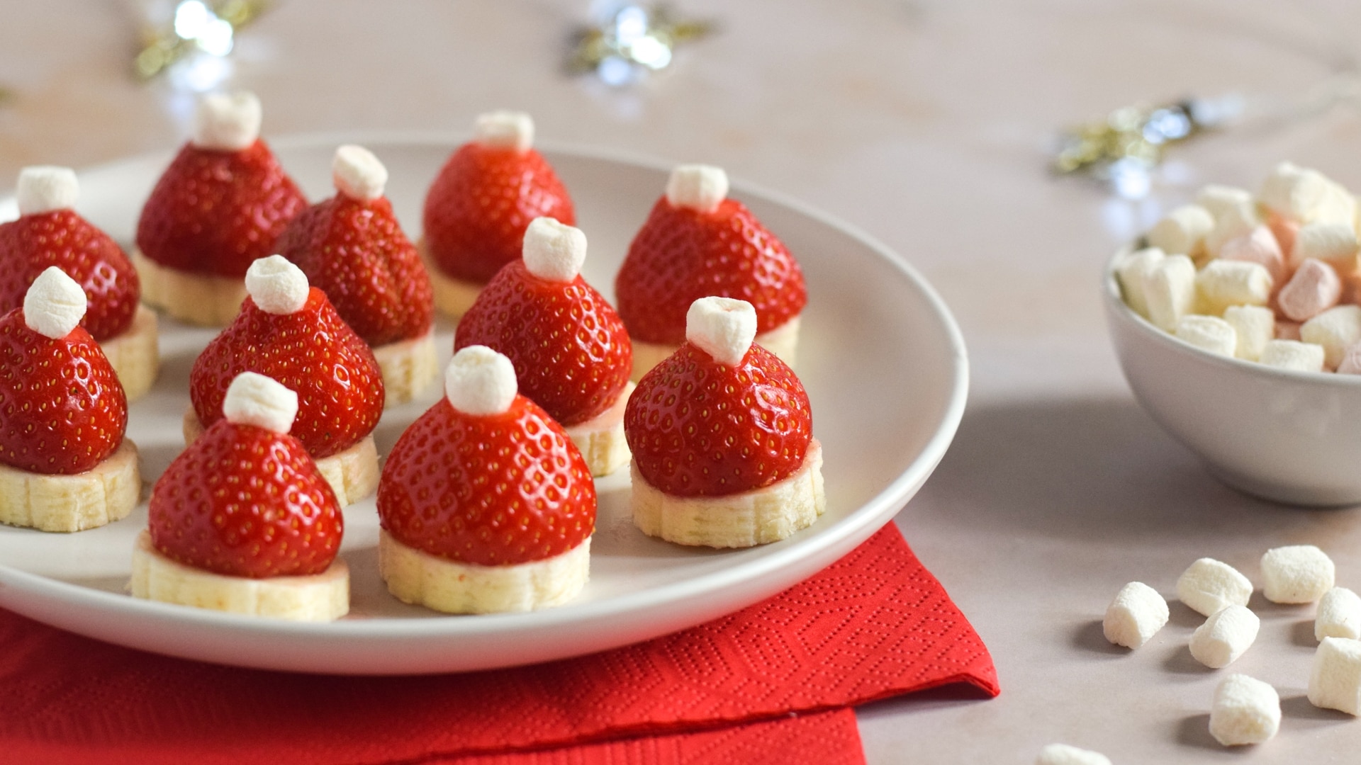 Strawberry Santa Hats - Hey Duggee Official Website