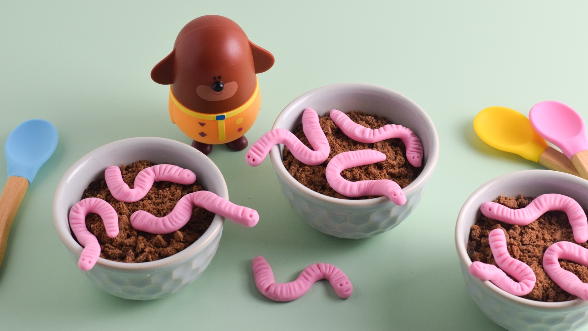 Wormy Chocolate Pudding - Hey Duggee Official Website