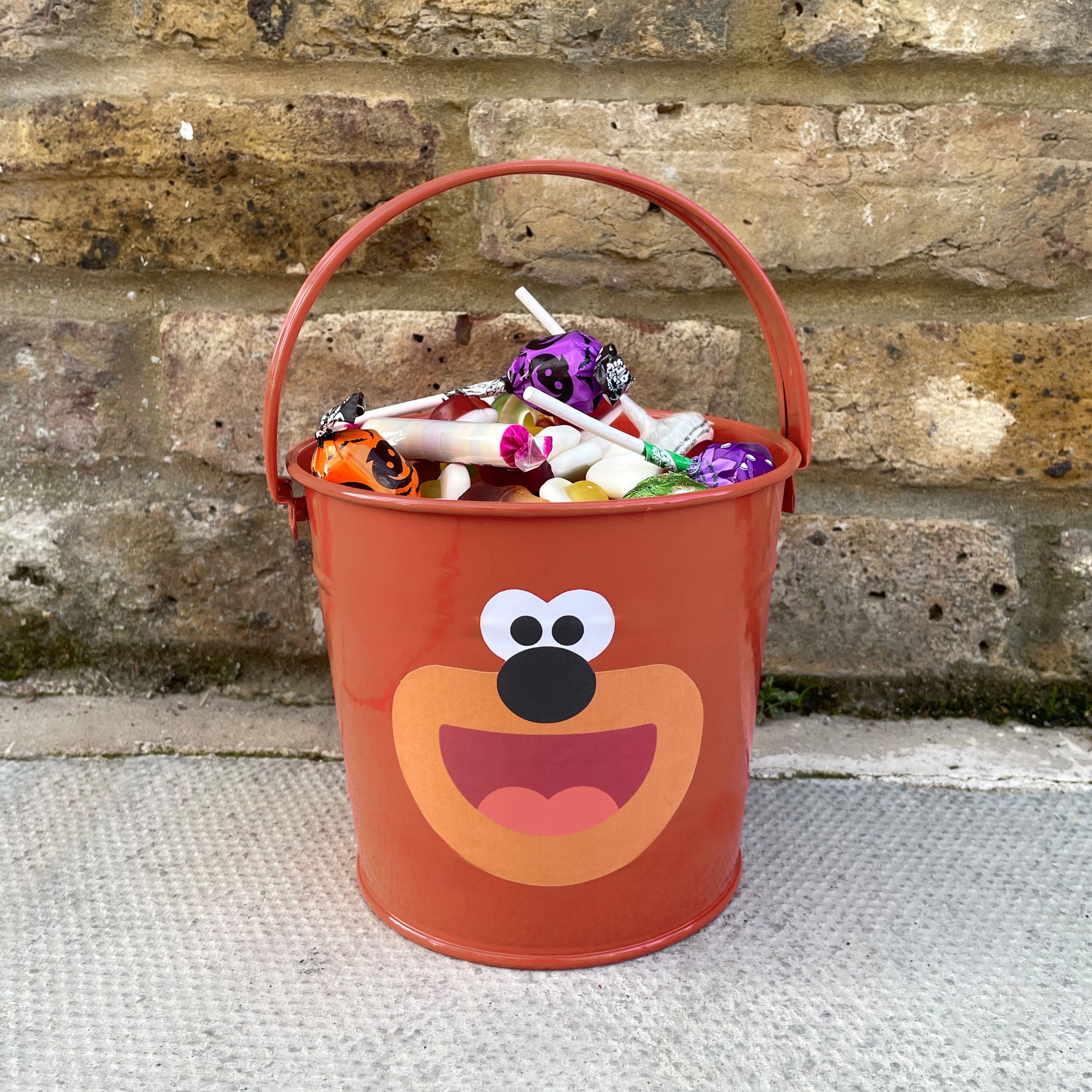 Halloween Bucket - Hey Duggee Official Website