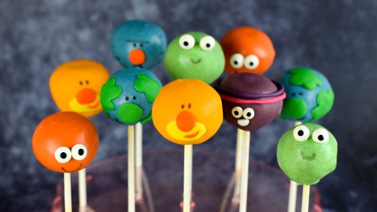 How to make Duggee Planet Cake Pops - Hey Duggee Official Website